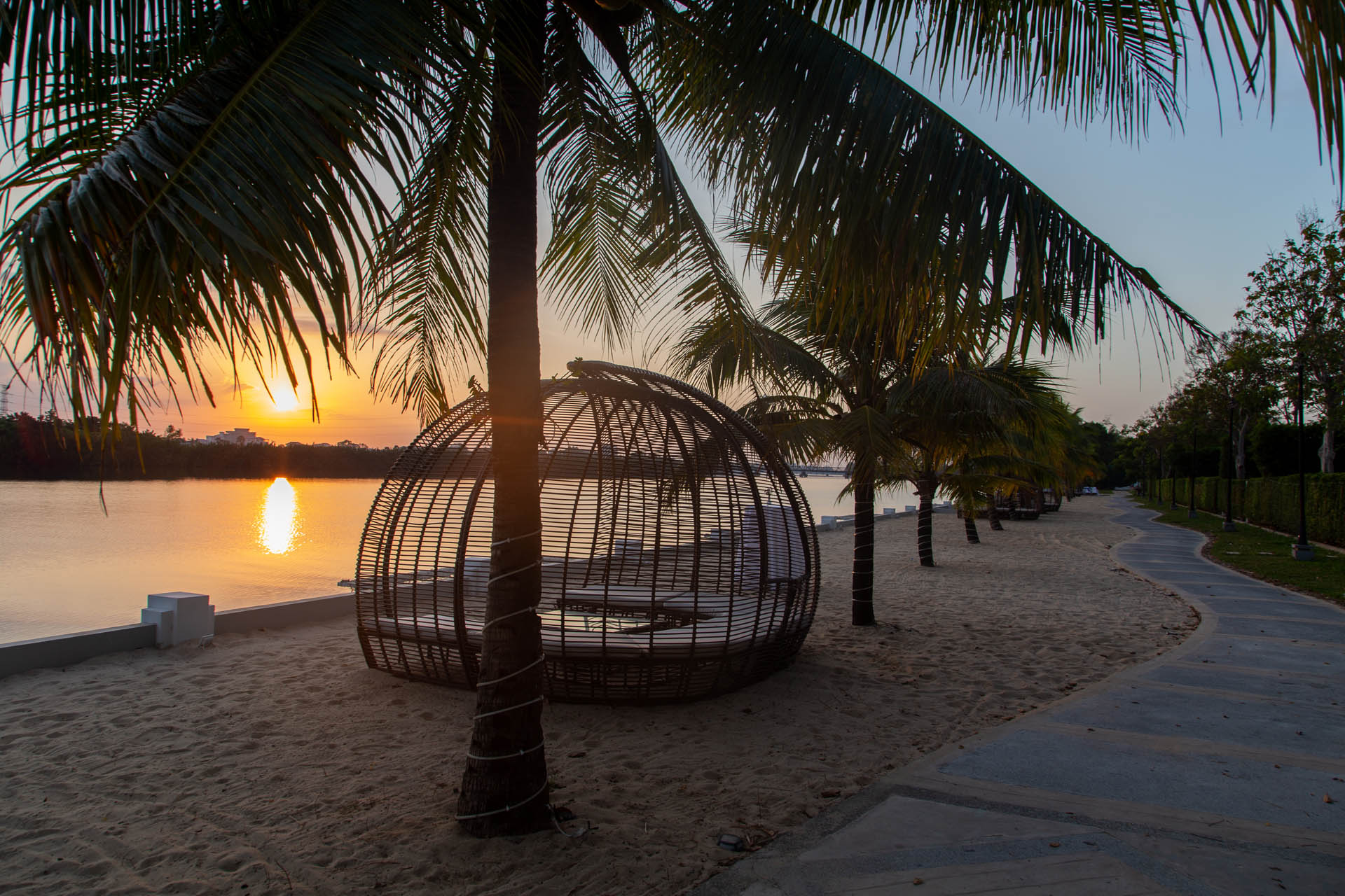 Castle Bayview – Resort in Kampot, Cambodia