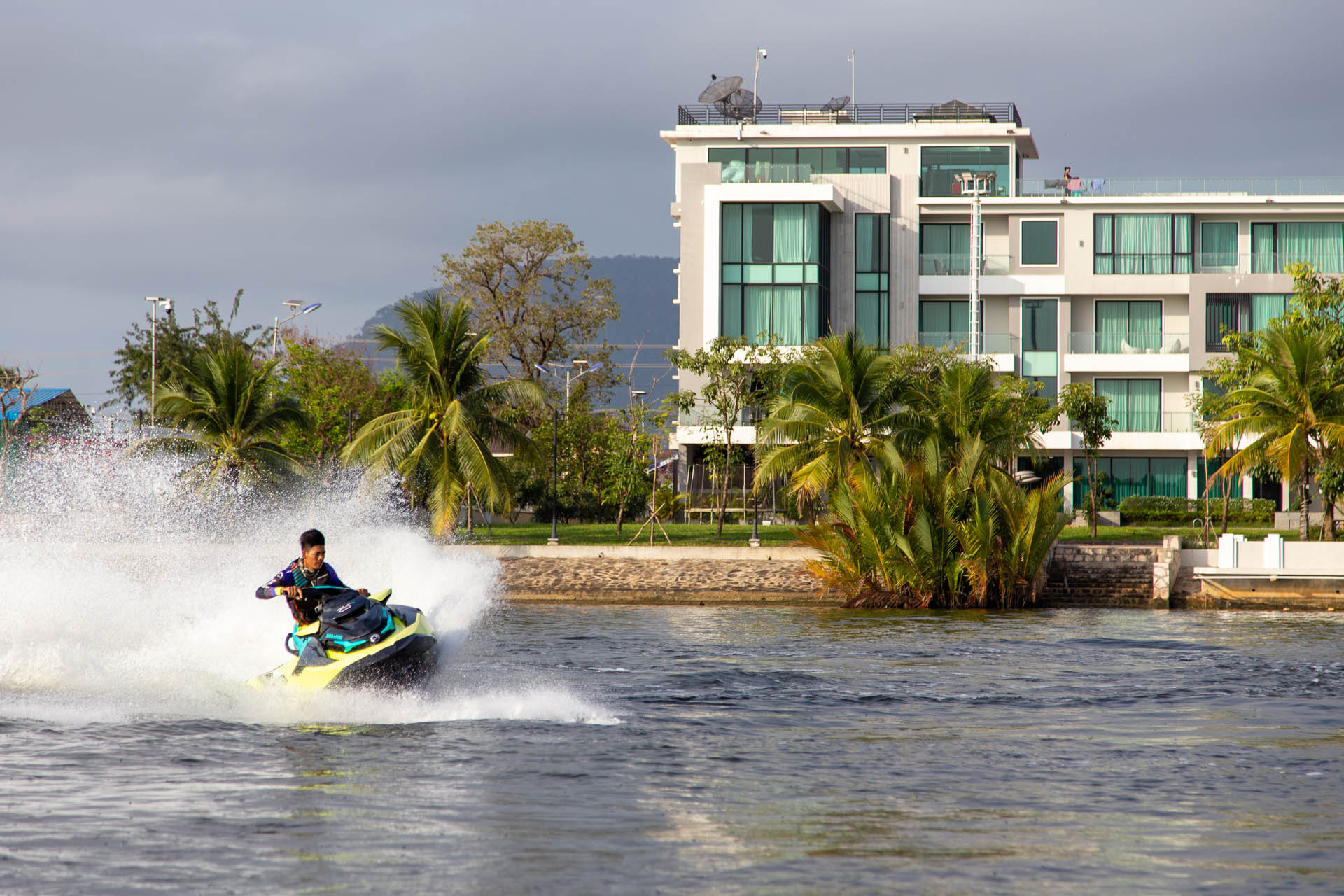 Castle Bayview – Resort in Kampot, Cambodia